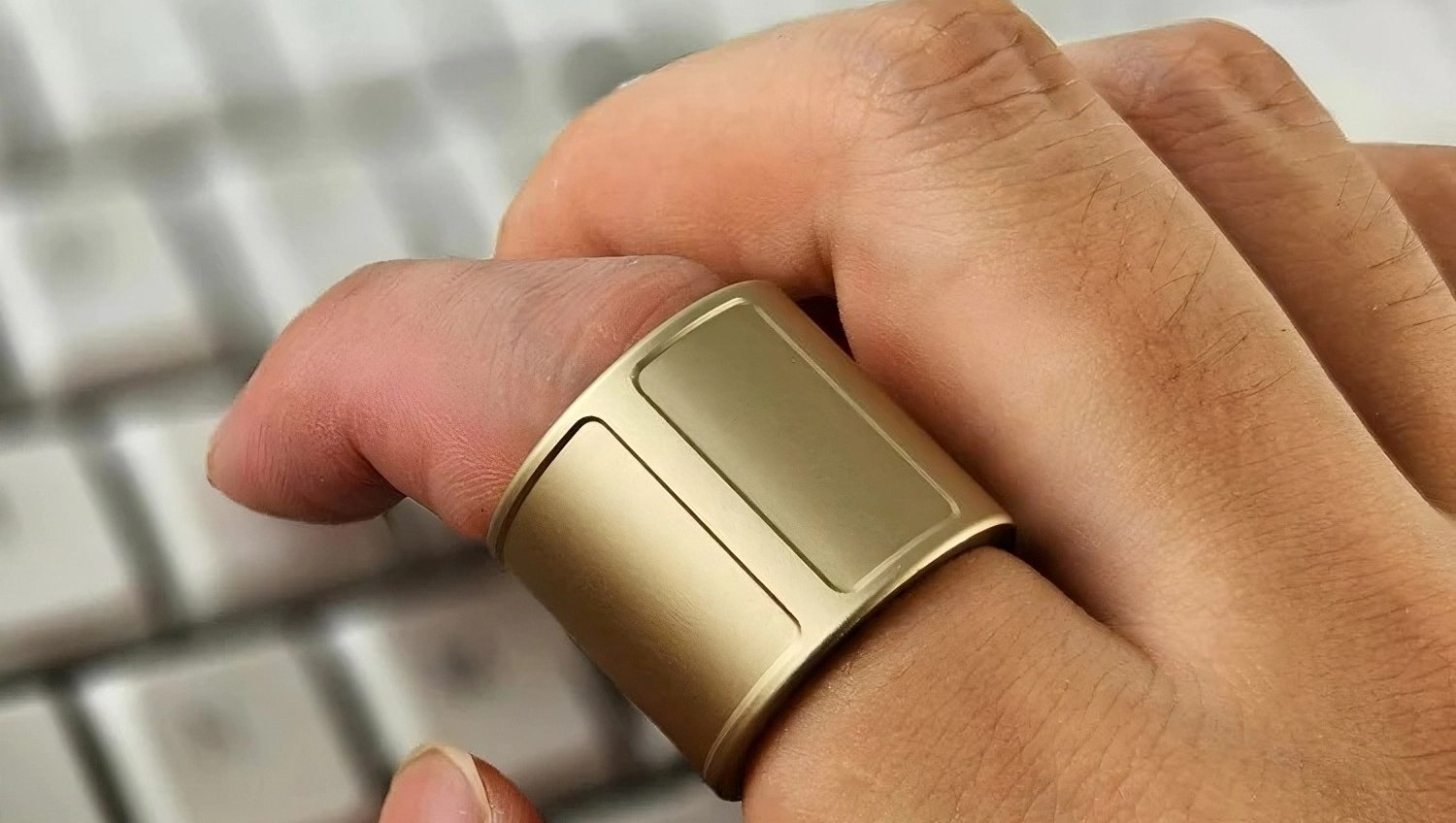 Addio mouse? Prolo Ring trasforma il tuo dito in un controller ...